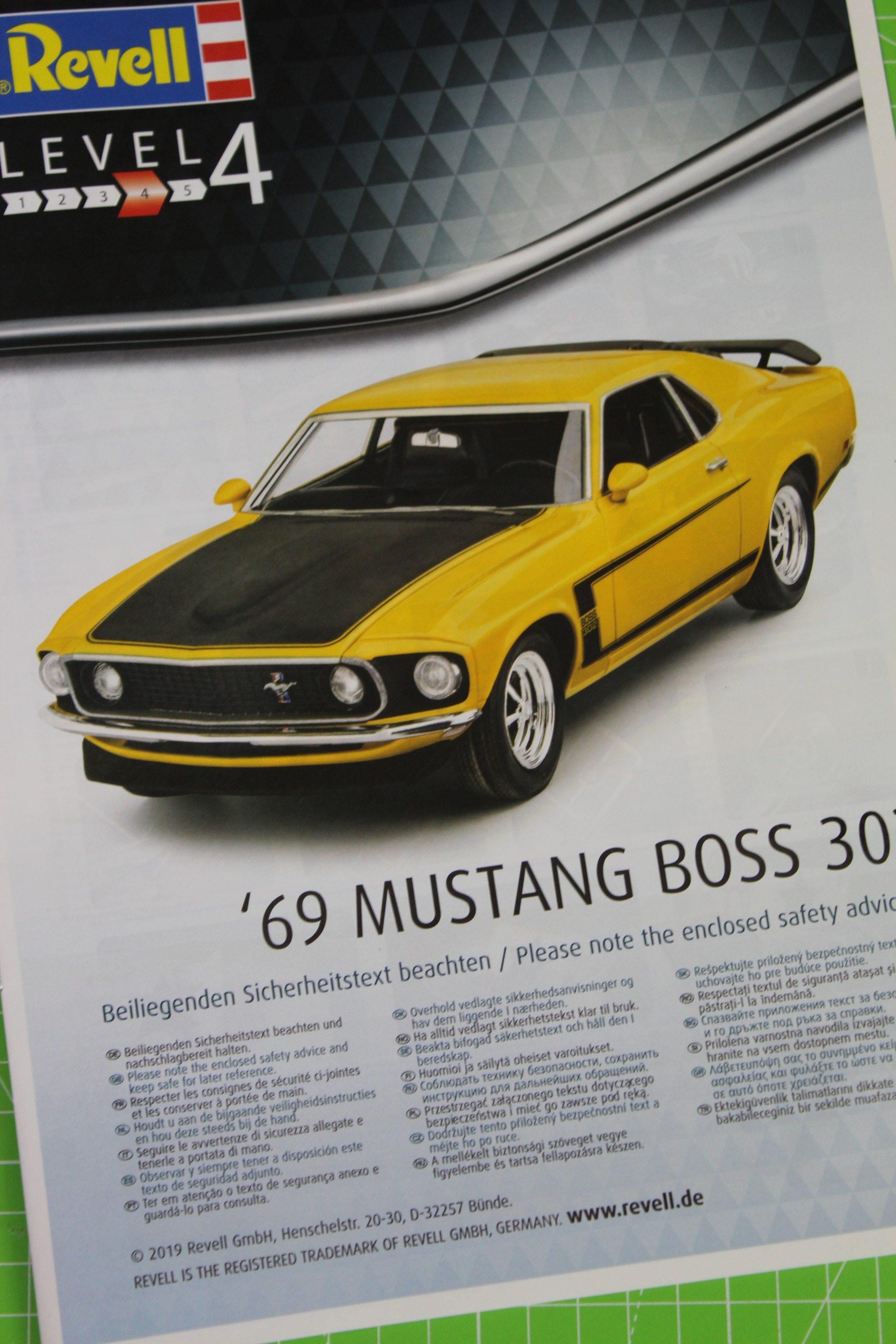 Revell 69 Ford Mustang Boss 302 Review Video