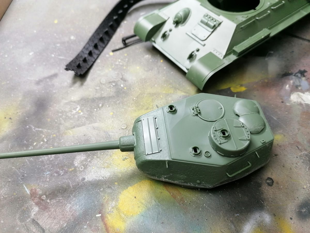 Building The ICM T34 85 Model Tank In 1/35th Scale